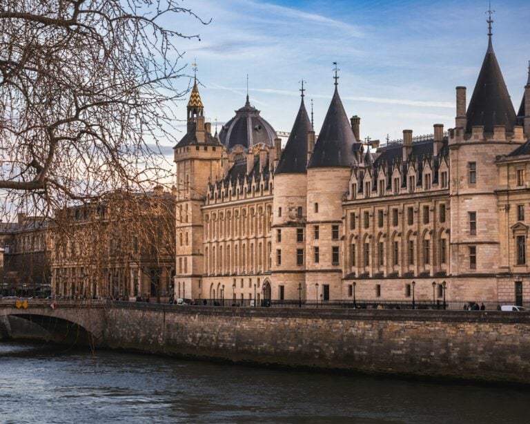6 Must-Read Contemporary French Female Writers - HiP Paris Blog
